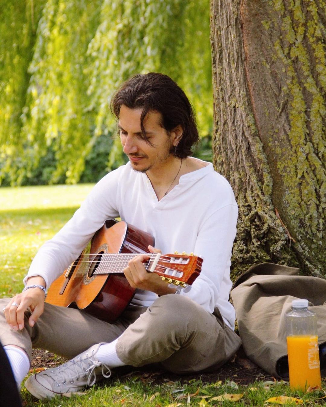 Interview: รู้จักกับ Anson Seabra ศิลปินที่อยากชวนให้เราย้อนกลับไปสู่ ...